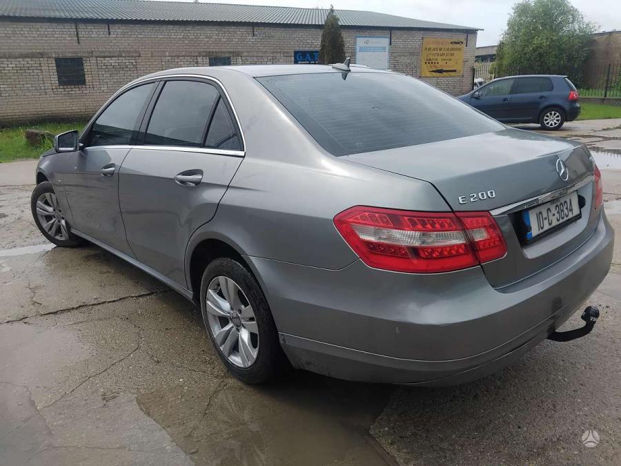 Grey Mercedes-Benz e-200 2010 in Ignalina, with an engine capacity of 2.20 L and mileage of 1 thousand km for 2950 €, photo 5 on AUTOMOTO.COM.LV