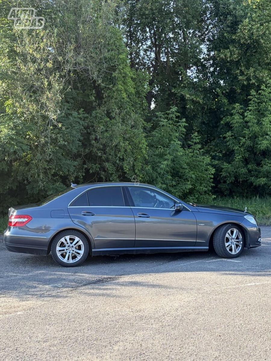 Pelēks Mercedes-Benz e-200 2010 Kupiškis, ar dzinēja tilpumu 2.20 L un nobraukumu 386 tūkst. km par 4800 €, foto 8 vietnē AUTOMOTO.COM.LV