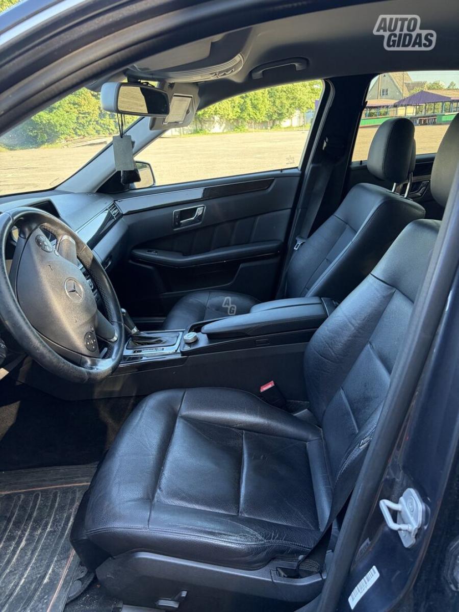Pelēks Mercedes-Benz e-200 2010 Kupiškis, ar dzinēja tilpumu 2.20 L un nobraukumu 386 tūkst. km par 4800 €, foto 9 vietnē AUTOMOTO.COM.LV
