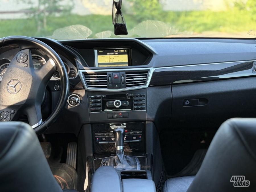 Pelēks Mercedes-Benz e-200 2010 Kupiškis, ar dzinēja tilpumu 2.20 L un nobraukumu 386 tūkst. km par 4800 €, foto 11 vietnē AUTOMOTO.COM.LV