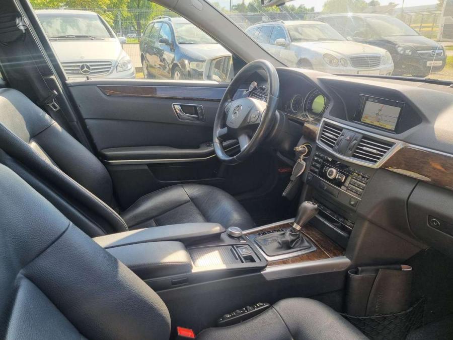 Pelēks Mercedes-Benz e-200 2011 Kauņa, ar dzinēja tilpumu 2.20 L un nobraukumu 350 tūkst. km par 4800 €, foto 6 vietnē AUTOMOTO.COM.LV