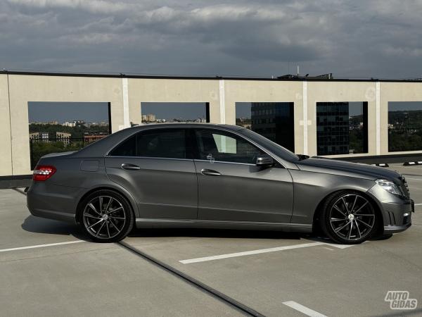 Серый Мерседес E 200 2011 в Вильнюс, объемом двигателя 2.10 л и пробегом 358 тыс. км за 7100 €, фото 4 на AUTOMOTO.COM.LV