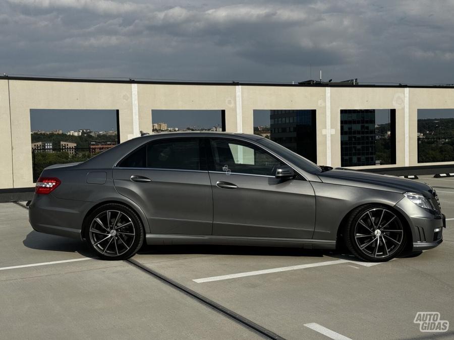 Grey Mercedes-Benz e-200 2011 in Vilnius, with an engine capacity of 2.10 L and mileage of 358 thousand km for 7100 €, photo 5 on AUTOMOTO.COM.LV