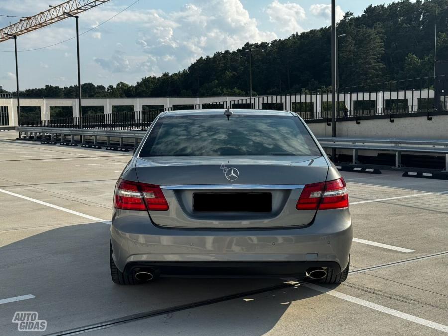 Grey Mercedes-Benz e-200 2011 in Vilnius, with an engine capacity of 2.10 L and mileage of 358 thousand km for 7100 €, photo 7 on AUTOMOTO.COM.LV