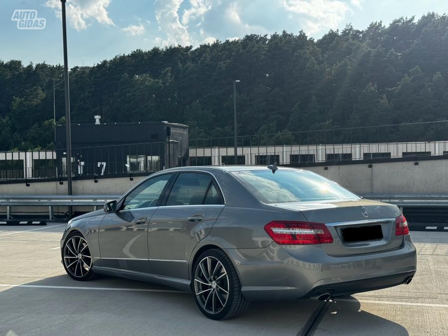 Grey Mercedes-Benz e-200 2011 in Vilnius, with an engine capacity of 2.10 L and mileage of 358 thousand km for 7100 €, photo 8 on AUTOMOTO.COM.LV