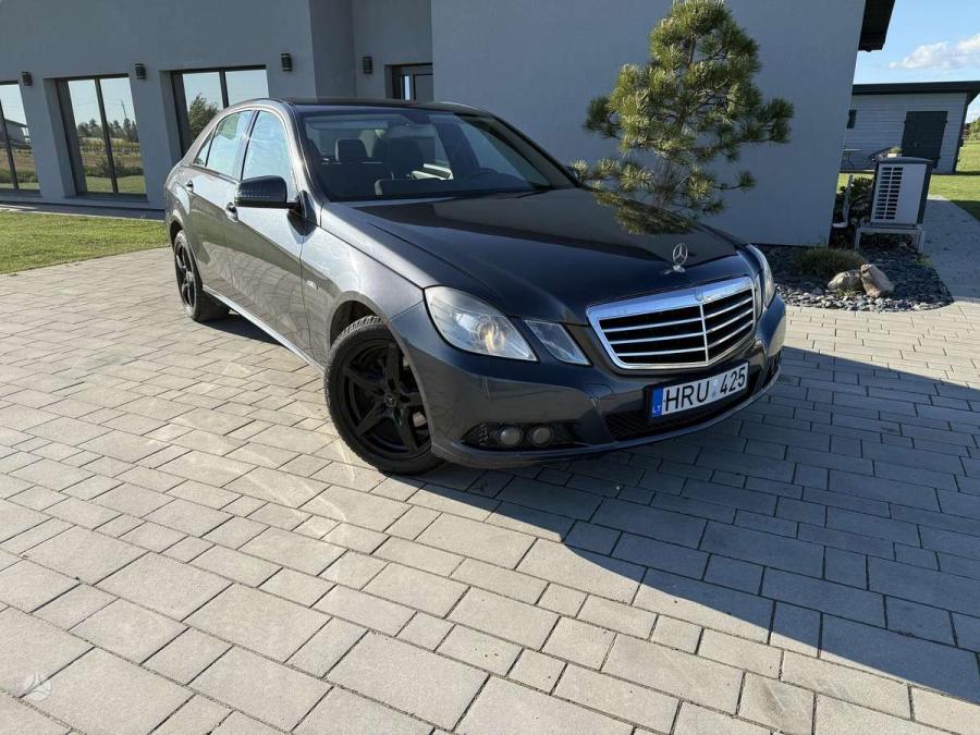 Grey Mercedes-Benz e-200 2011 in Klaipeda, with an engine capacity of 2.14 L and mileage of 438 thousand km for 5800 €, photo 1 on AUTOMOTO.COM.LV