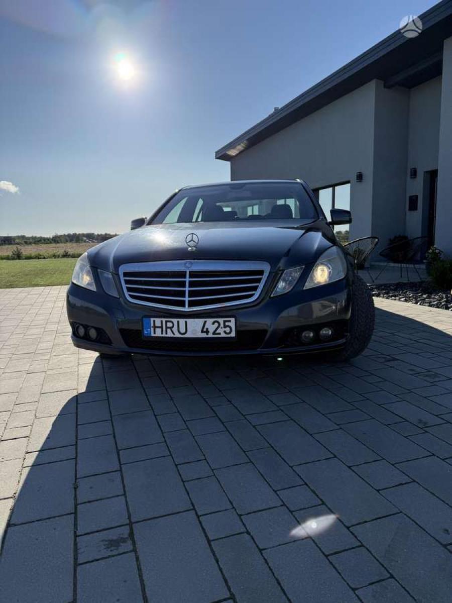 Grey Mercedes-Benz e-200 2011 in Klaipeda, with an engine capacity of 2.14 L and mileage of 438 thousand km for 5800 €, photo 3 on AUTOMOTO.COM.LV