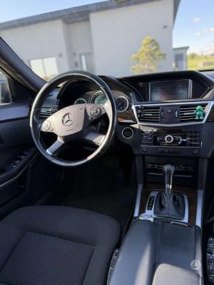 Grey Mercedes-Benz e-200 2011 in Klaipeda, with an engine capacity of 2.14 L and mileage of 438 thousand km for 5800 €, photo 7 on AUTOMOTO.COM.LV