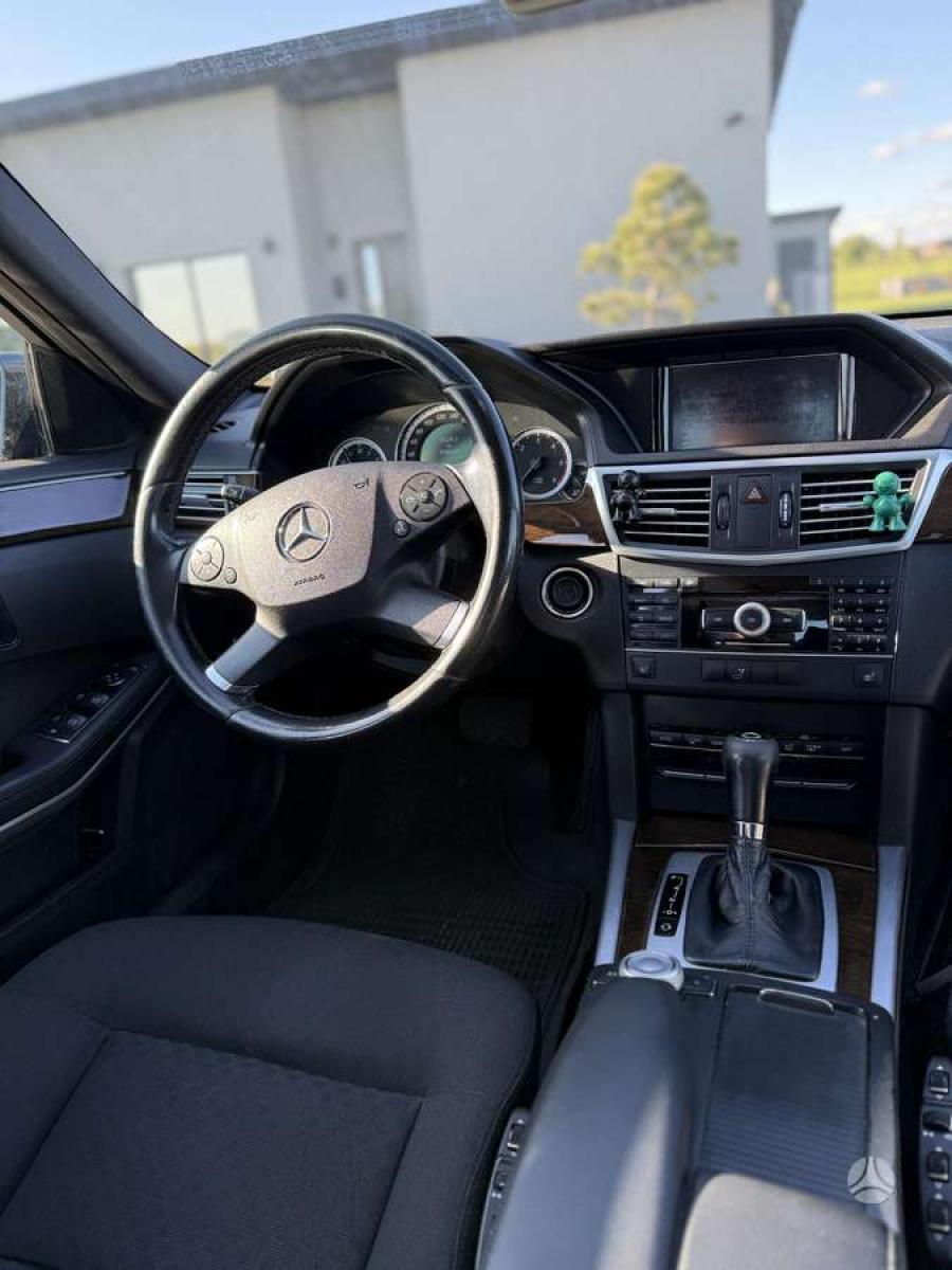 Grey Mercedes-Benz e-200 2011 in Klaipeda, with an engine capacity of 2.14 L and mileage of 438 thousand km for 5800 €, photo 7 on AUTOMOTO.COM.LV