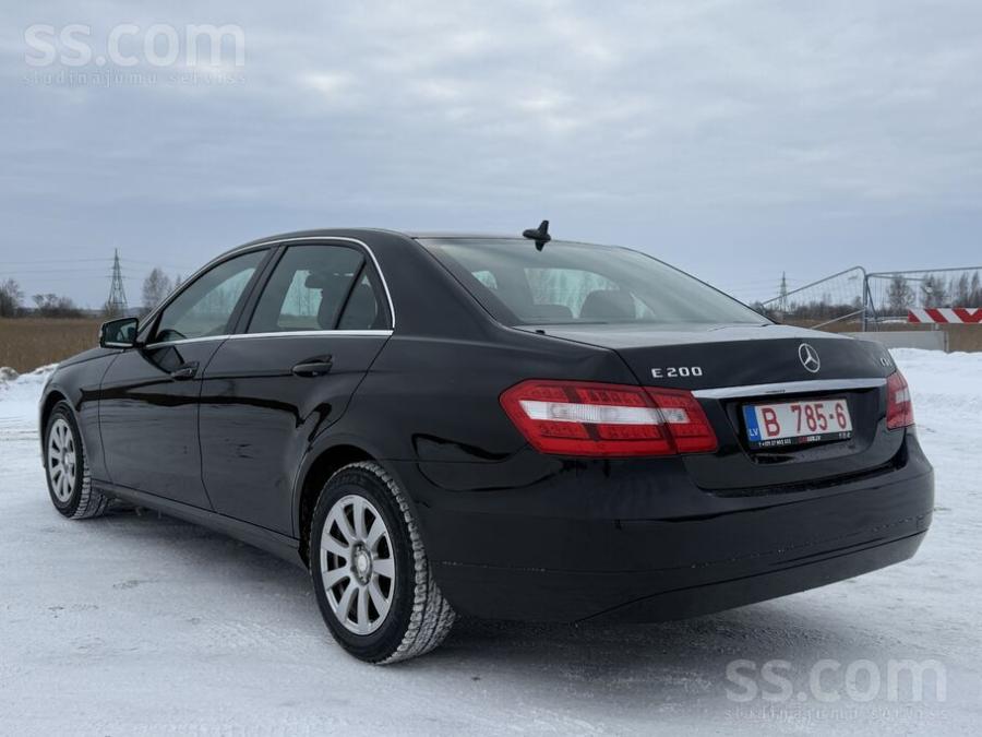 Grey Mercedes-Benz e-200 2012 in Liepaja, with an engine capacity of 2.20 L and mileage of 218 thousand km for 8900 €, photo 4 on AUTOMOTO.COM.LV