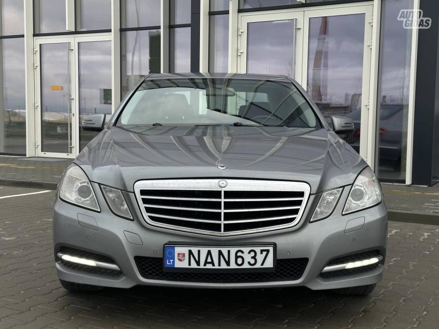 Серый Мерседес E 200 2012 в Вильнюс, объемом двигателя 2.10 л и пробегом 339 тыс. км за 5300 €, фото 3 на AUTOMOTO.COM.LV