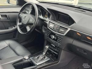 Серый Мерседес E 200 2012 в Вильнюс, объемом двигателя 2.10 л и пробегом 339 тыс. км за 5300 €, фото 13 на AUTOMOTO.COM.LV