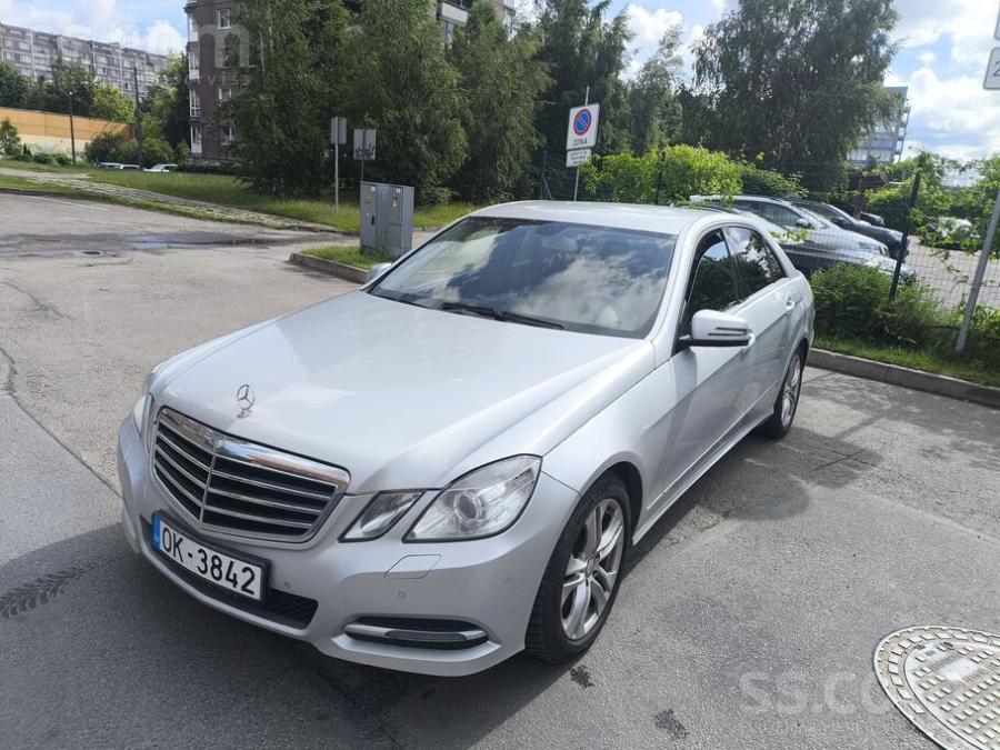 Pelēks Mercedes-Benz e-200 2012 Rīga, ar dzinēja tilpumu 2.10 L un nobraukumu 246 tūkst. km par 7050 €, foto 1 vietnē AUTOMOTO.COM.LV