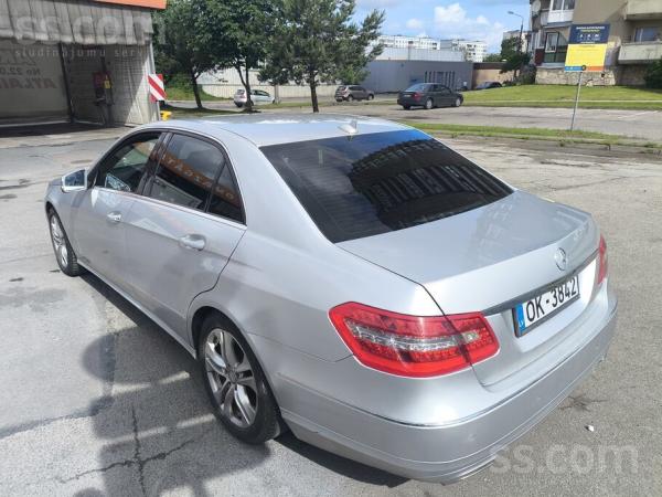 Серый Мерседес E 200 2012 в Рига, объемом двигателя 2.10 л и пробегом 246 тыс. км за 7050 €, фото 4 на AUTOMOTO.COM.LV