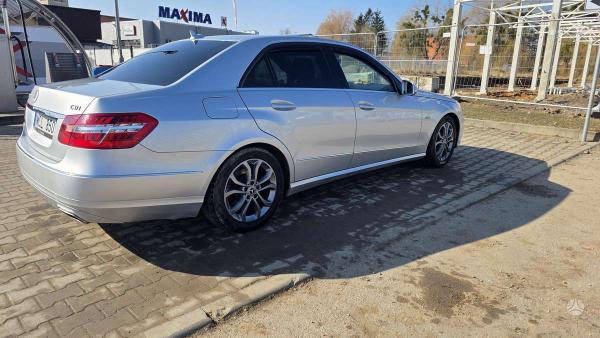 Pelēks Mercedes-Benz e-200 2012 Kauņa, ar dzinēja tilpumu 2.10 L un nobraukumu 298 tūkst. km par 7700 €, foto 2 vietnē AUTOMOTO.COM.LV