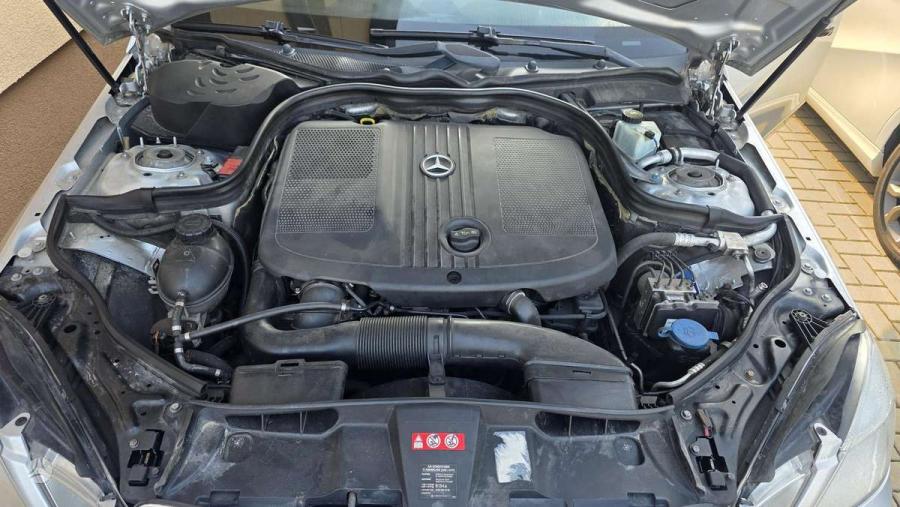 Grey Mercedes-Benz e-200 2012 in Kaunas, with an engine capacity of 2.10 L and mileage of 298 thousand km for 7700 €, photo 4 on AUTOMOTO.COM.LV