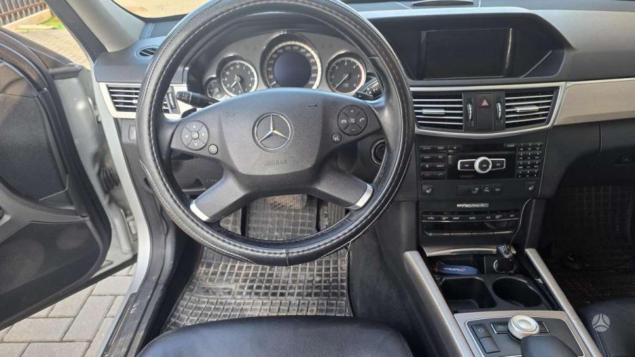 Grey Mercedes-Benz e-200 2012 in Kaunas, with an engine capacity of 2.10 L and mileage of 298 thousand km for 7700 €, photo 6 on AUTOMOTO.COM.LV