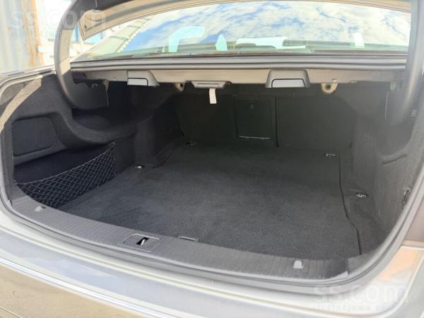 Grey Mercedes-Benz e-200 2012 in Riga, with an engine capacity of 2.20 L and mileage of 259 thousand km for 8995 €, photo 5 on AUTOMOTO.COM.LV