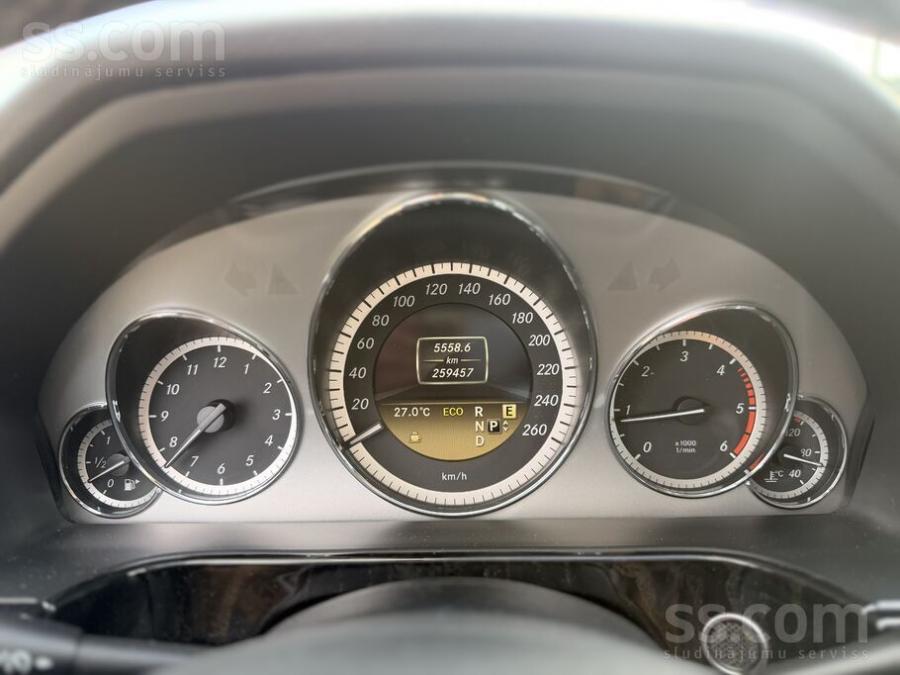Pelēks Mercedes-Benz e-200 2012 Rīga, ar dzinēja tilpumu 2.20 L un nobraukumu 259 tūkst. km par 8995 €, foto 14 vietnē AUTOMOTO.COM.LV