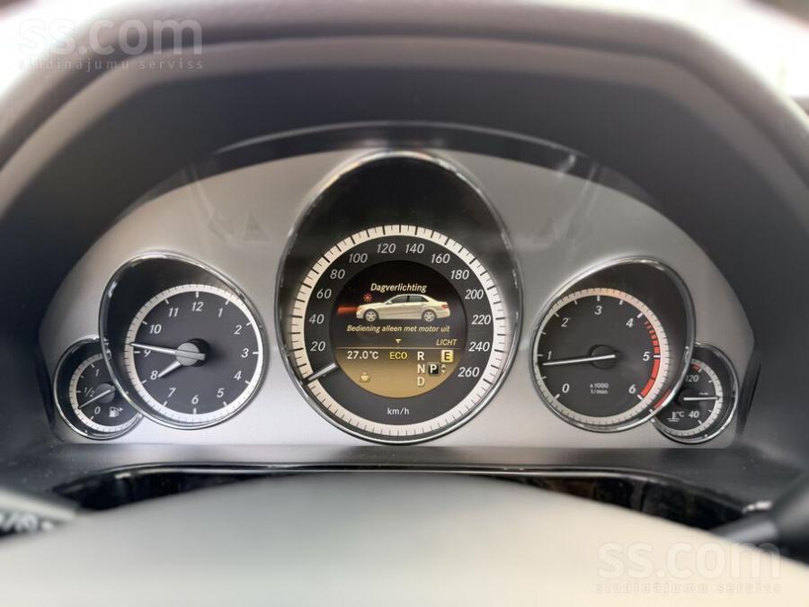 Pelēks Mercedes-Benz e-200 2012 Rīga, ar dzinēja tilpumu 2.20 L un nobraukumu 259 tūkst. km par 8995 €, foto 19 vietnē AUTOMOTO.COM.LV