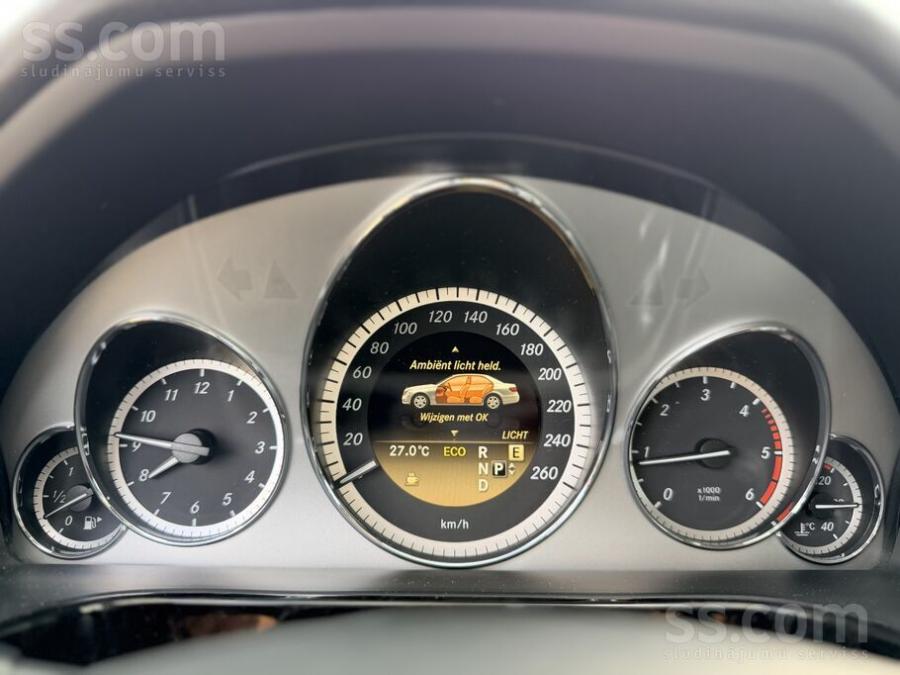Pelēks Mercedes-Benz e-200 2012 Rīga, ar dzinēja tilpumu 2.20 L un nobraukumu 259 tūkst. km par 8995 €, foto 21 vietnē AUTOMOTO.COM.LV