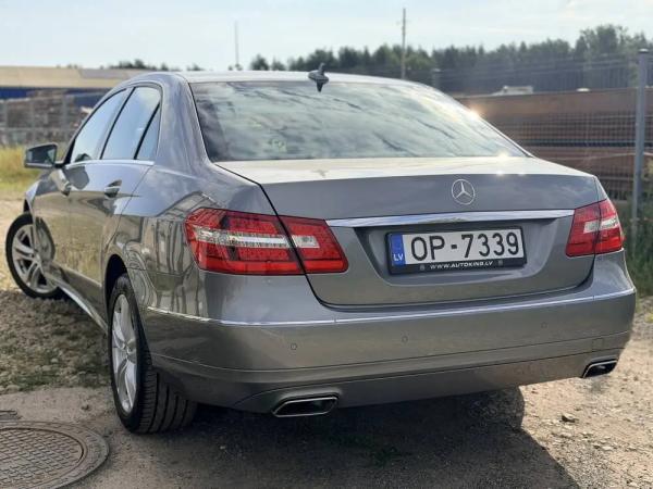 Pelēks Mercedes-Benz e-200 2012 Rīga, ar dzinēja tilpumu 2.20 L un nobraukumu 259 tūkst. km par 8995 €, foto 2 vietnē AUTOMOTO.COM.LV
