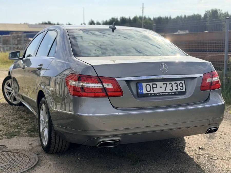 Grey Mercedes-Benz e-200 2012 in Riga, with an engine capacity of 2.20 L and mileage of 259 thousand km for 8995 €, photo 3 on AUTOMOTO.COM.LV