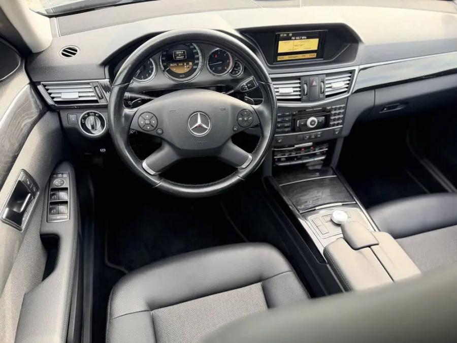 Grey Mercedes-Benz e-200 2012 in Riga, with an engine capacity of 2.20 L and mileage of 259 thousand km for 8995 €, photo 12 on AUTOMOTO.COM.LV