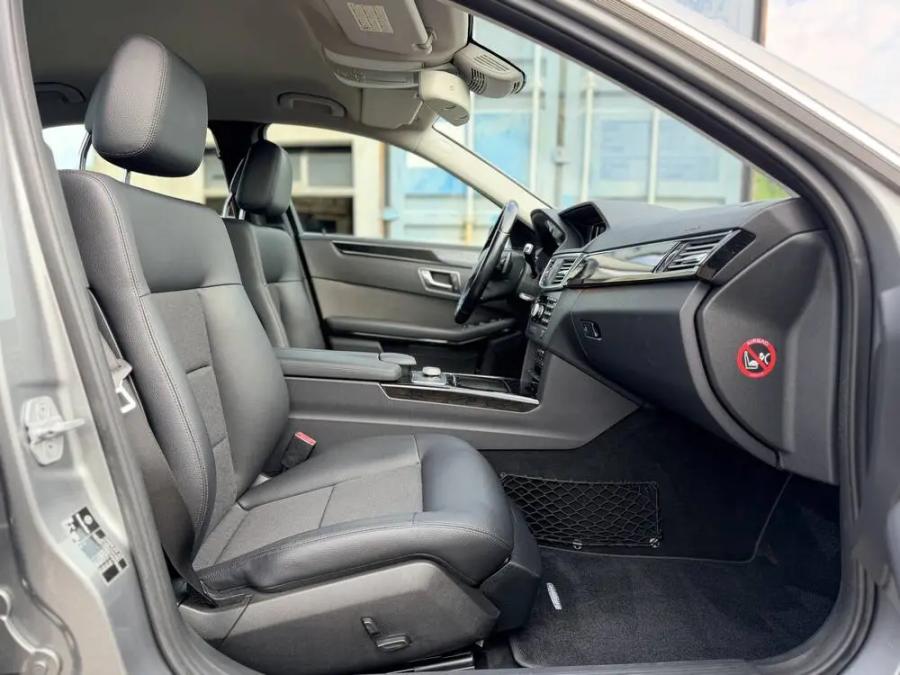 Grey Mercedes-Benz e-200 2012 in Riga, with an engine capacity of 2.20 L and mileage of 259 thousand km for 8995 €, photo 24 on AUTOMOTO.COM.LV
