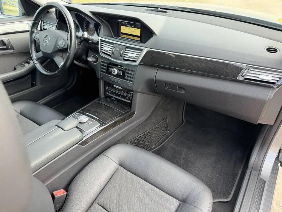 Grey Mercedes-Benz e-200 2012 in Riga, with an engine capacity of 2.20 L and mileage of 259 thousand km for 8995 €, photo 25 on AUTOMOTO.COM.LV