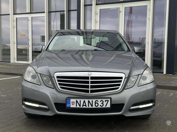 Серый Мерседес E 200 2012 в Вильнюс, объемом двигателя 2.14 л и пробегом 339 тыс. км за 6000 €, фото 2 на AUTOMOTO.COM.LV