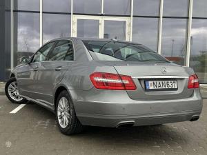 Серый Мерседес E 200 2012 в Вильнюс, объемом двигателя 2.14 л и пробегом 339 тыс. км за 6000 €, фото 5 на AUTOMOTO.COM.LV