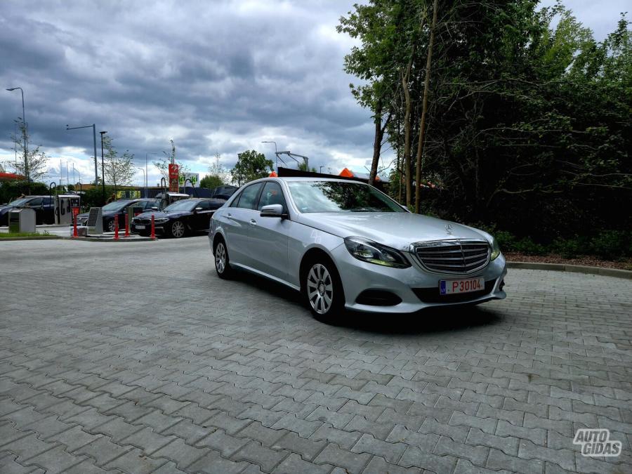 Серый Мерседес E 200 2013 в Вильнюс, объемом двигателя 2.10 л и пробегом 397 тыс. км за 7999 €, фото 9 на AUTOMOTO.COM.LV