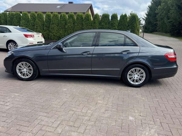 Grey Mercedes-Benz e-200 2013 in Utena, with an engine capacity of 2.20 L and mileage of 240 thousand km for 7700 €, photo 4 on AUTOMOTO.COM.LV
