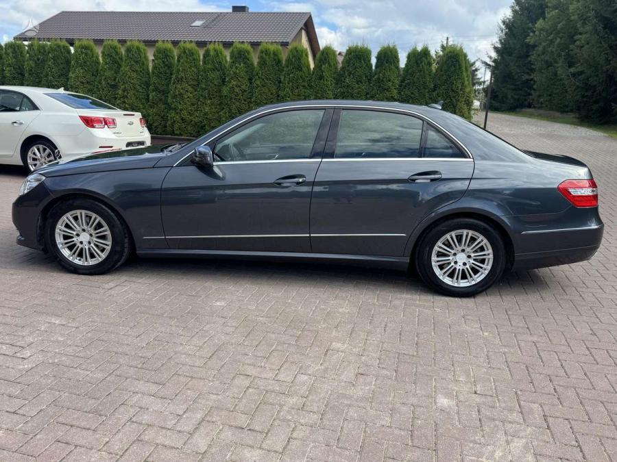 Grey Mercedes-Benz e-200 2013 in Utena, with an engine capacity of 2.20 L and mileage of 240 thousand km for 7700 €, photo 5 on AUTOMOTO.COM.LV