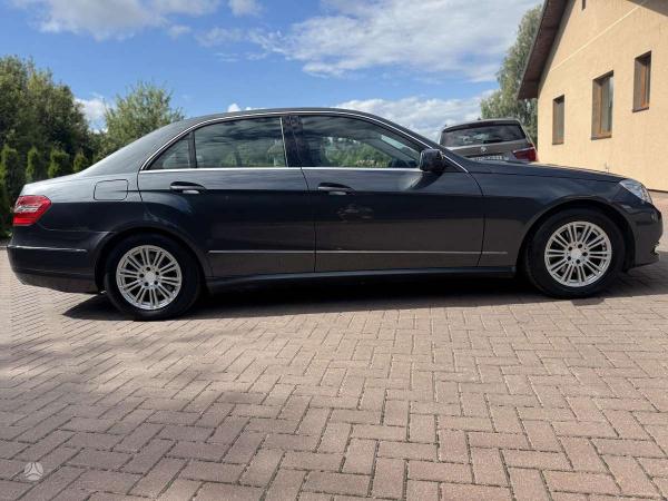 Grey Mercedes-Benz e-200 2013 in Utena, with an engine capacity of 2.20 L and mileage of 240 thousand km for 7700 €, photo 5 on AUTOMOTO.COM.LV