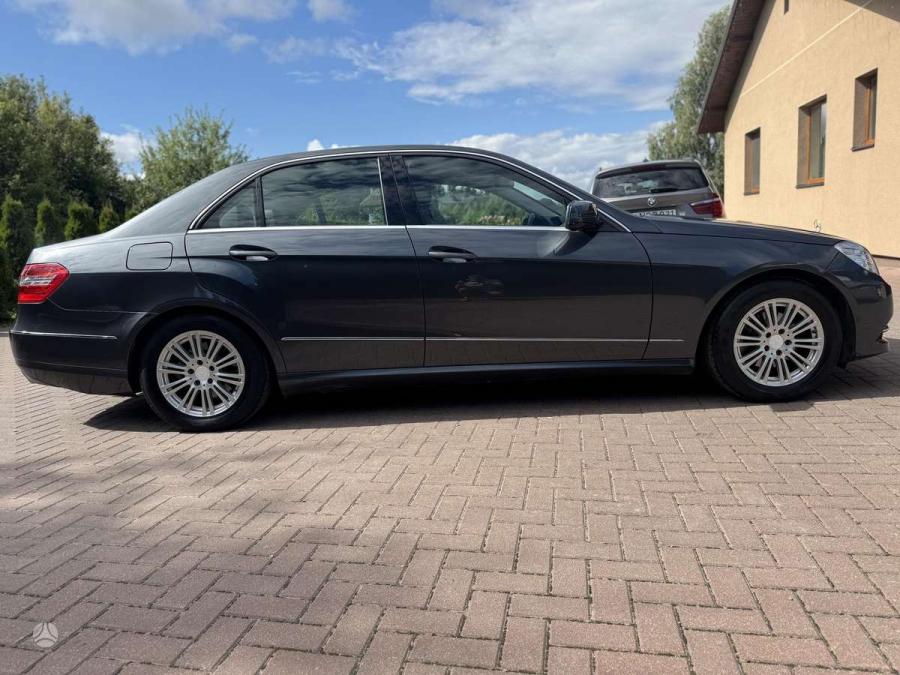 Grey Mercedes-Benz e-200 2013 in Utena, with an engine capacity of 2.20 L and mileage of 240 thousand km for 7700 €, photo 6 on AUTOMOTO.COM.LV