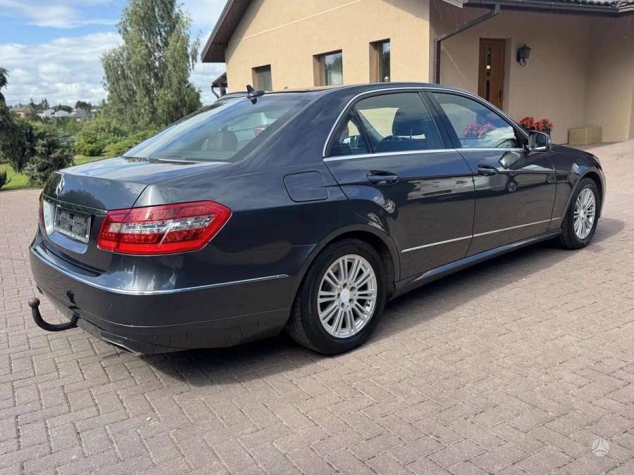 Grey Mercedes-Benz e-200 2013 in Utena, with an engine capacity of 2.20 L and mileage of 240 thousand km for 7700 €, photo 7 on AUTOMOTO.COM.LV