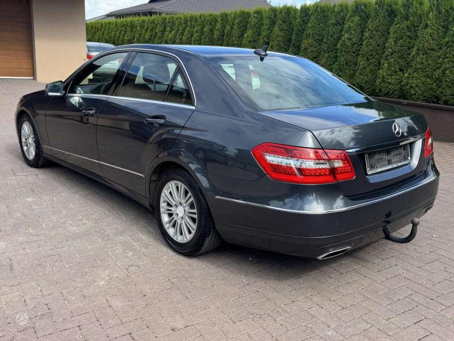 Grey Mercedes-Benz e-200 2013 in Utena, with an engine capacity of 2.20 L and mileage of 240 thousand km for 7700 €, photo 9 on AUTOMOTO.COM.LV