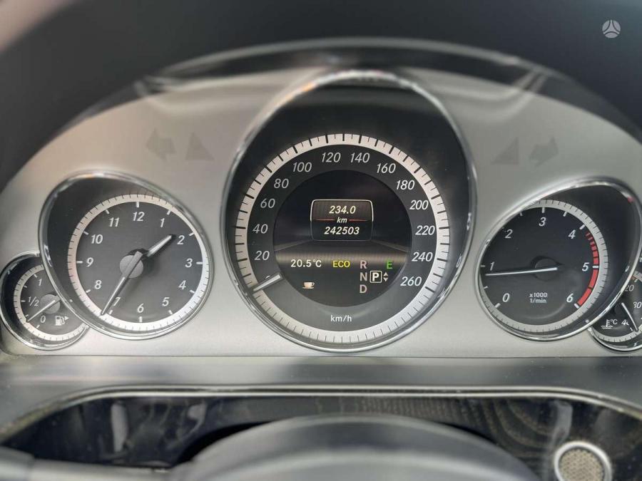 Grey Mercedes-Benz e-200 2013 in Utena, with an engine capacity of 2.20 L and mileage of 240 thousand km for 7700 €, photo 13 on AUTOMOTO.COM.LV