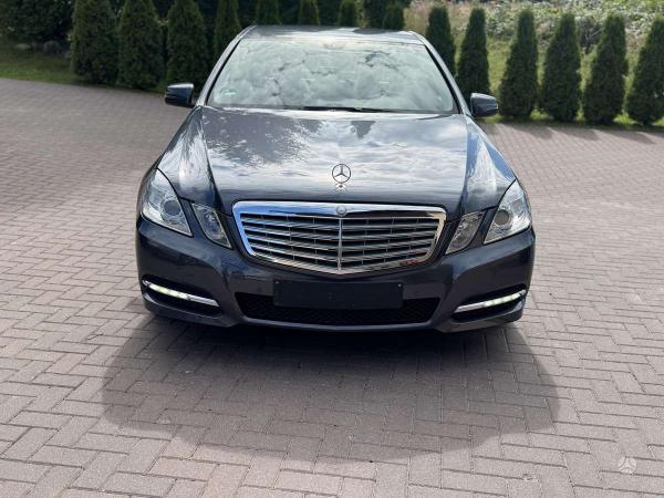 Grey Mercedes-Benz e-200 2013 in Utena, with an engine capacity of 2.20 L and mileage of 240 thousand km for 7700 €, photo 3 on AUTOMOTO.COM.LV