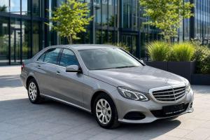 Grey Mercedes-Benz e-200 2013 in Vilnius, with an engine capacity of 2.20 L and mileage of 266 thousand km for 9650 €, photo 3 on AUTOMOTO.COM.LV