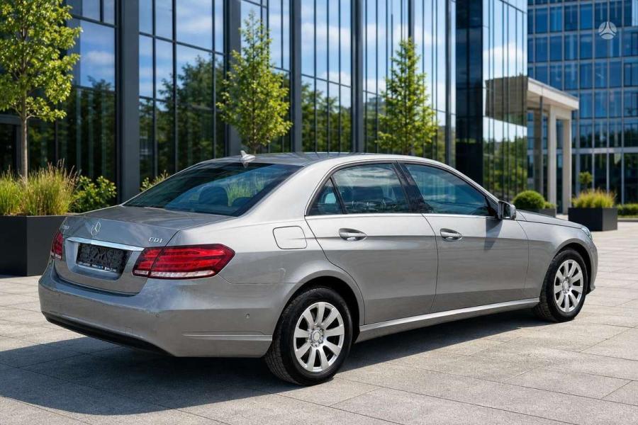 Grey Mercedes-Benz e-200 2013 in Vilnius, with an engine capacity of 2.20 L and mileage of 266 thousand km for 9650 €, photo 5 on AUTOMOTO.COM.LV