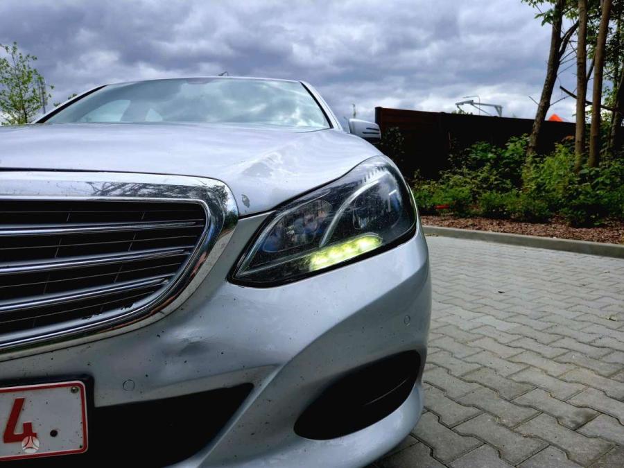 Серый Мерседес E 200 2013 в Вильнюс, объемом двигателя 1.99 л и пробегом 397 тыс. км за 6499 €, фото 18 на AUTOMOTO.COM.LV