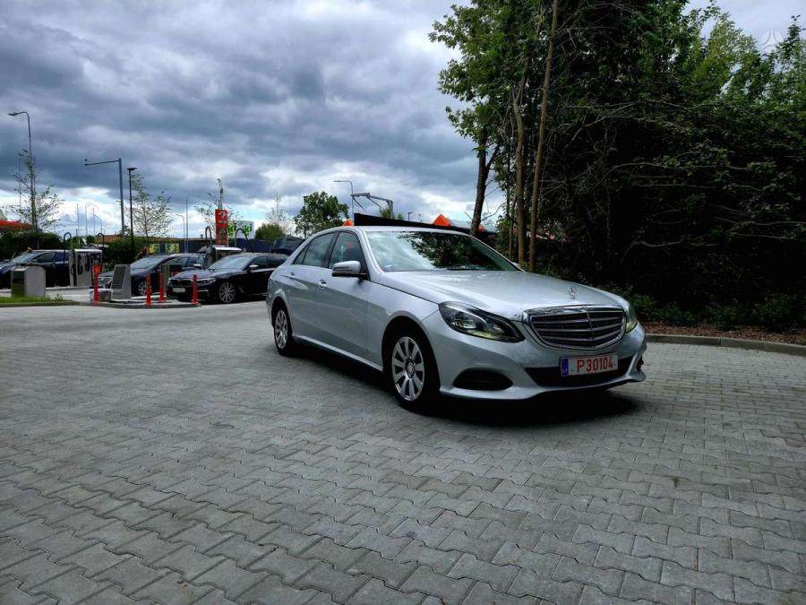 Серый Мерседес E 200 2013 в Вильнюс, объемом двигателя 1.99 л и пробегом 397 тыс. км за 6499 €, фото 19 на AUTOMOTO.COM.LV