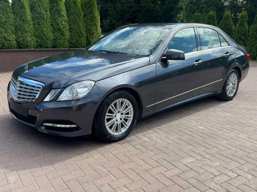 Grey Mercedes-Benz e-200 2013 in Utena, with an engine capacity of 2.14 L and mileage of 240 thousand km for 7999 €, photo 1 on AUTOMOTO.COM.LV