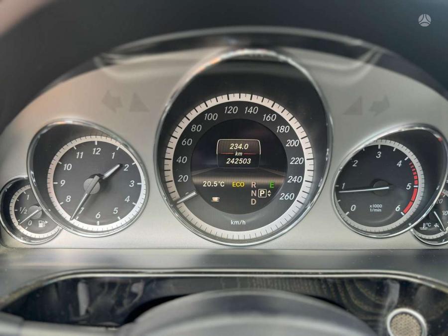Grey Mercedes-Benz e-200 2013 in Utena, with an engine capacity of 2.14 L and mileage of 240 thousand km for 7999 €, photo 13 on AUTOMOTO.COM.LV