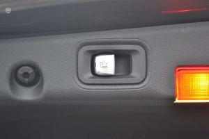 Grey Mercedes-Benz e-200 2017 in Marijampole, with an engine capacity of 1.99 L and mileage of 66 thousand km for 23850 €, photo 13 on AUTOMOTO.COM.LV