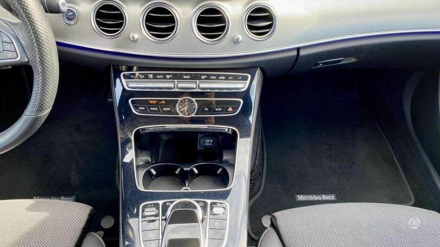 Grey Mercedes-Benz e-200 2017 in Marijampole, with an engine capacity of 1.99 L and mileage of 66 thousand km for 21900 €, photo 20 on AUTOMOTO.COM.LV