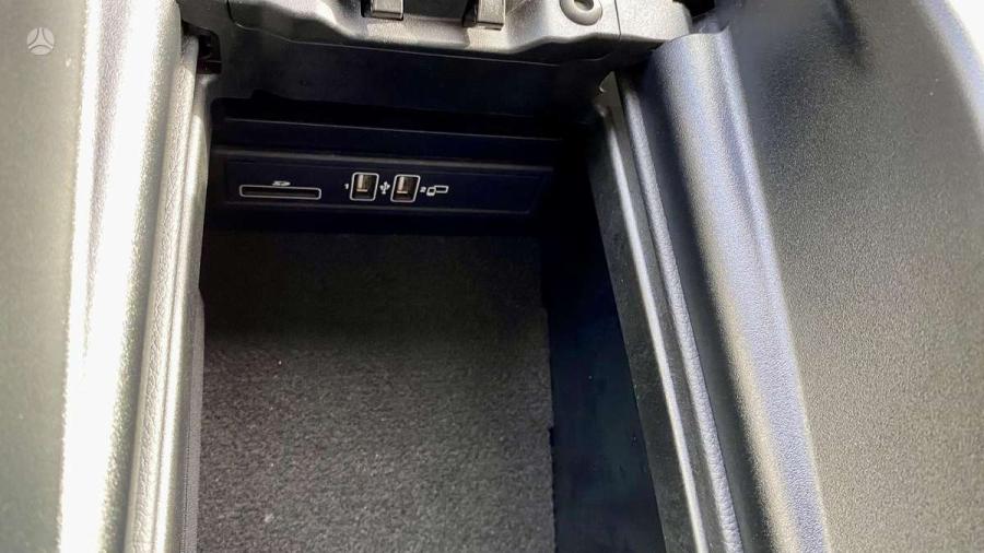 Grey Mercedes-Benz e-200 2017 in Marijampole, with an engine capacity of 1.99 L and mileage of 66 thousand km for 21900 €, photo 21 on AUTOMOTO.COM.LV